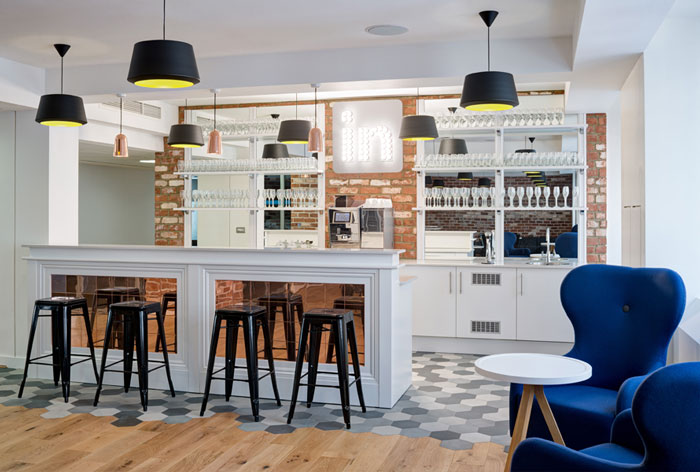 LinkedIn brand intertwined with the vibe of London life | Design Chronicle